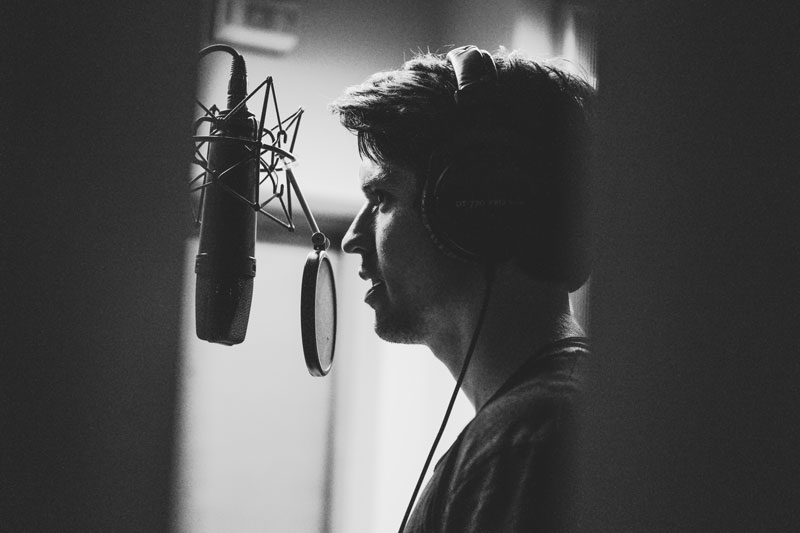 Unknown Neighbour – Berlin-based Singer/Songwriter