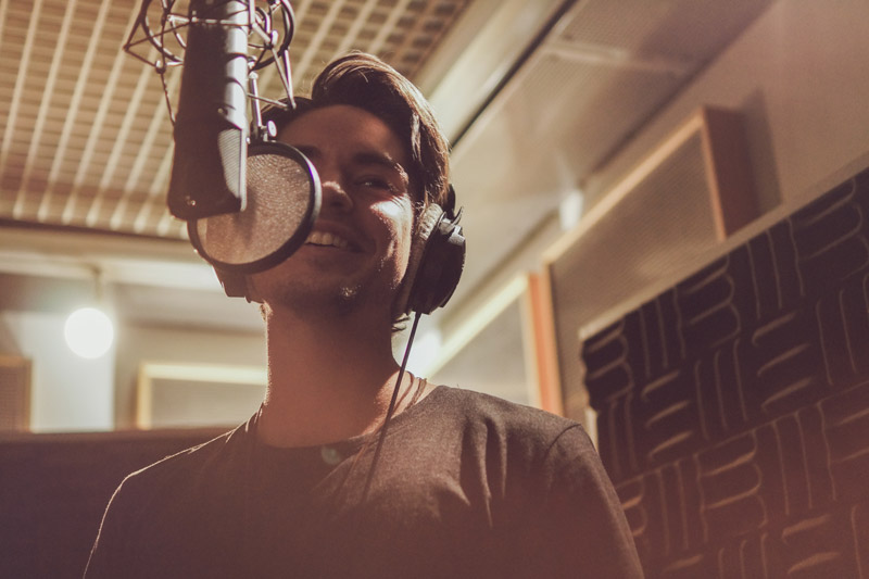 Unknown Neighbour – Berlin-based Singer/Songwriter